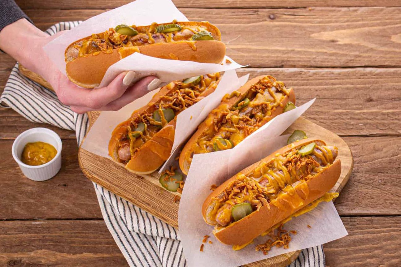 Hot Dog au Cheddar & Carottes Croquantes - Recette - Les Commis